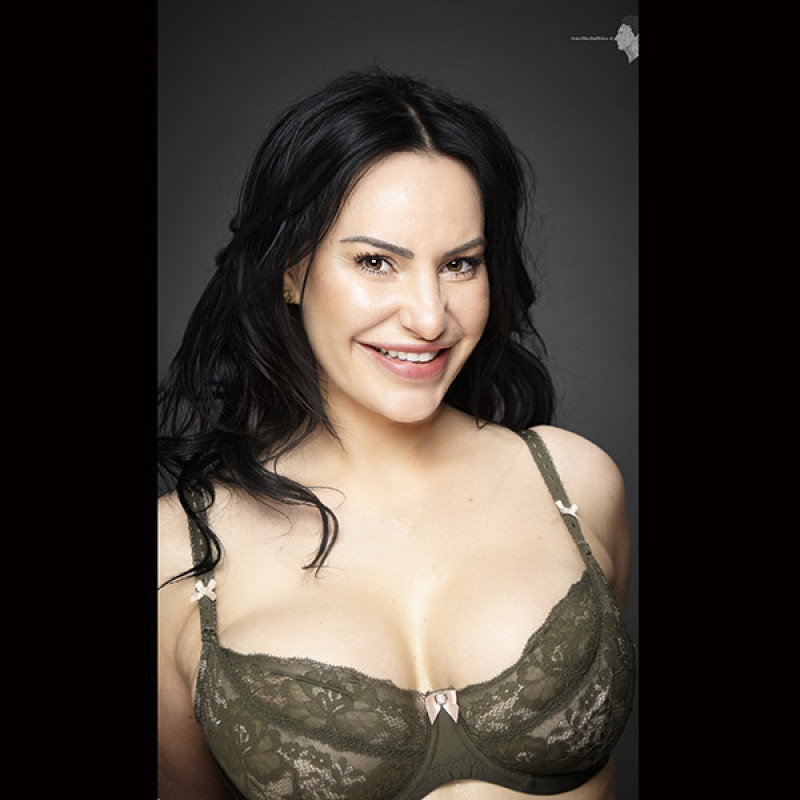 Characteristic women | Sofia | Bullet Models