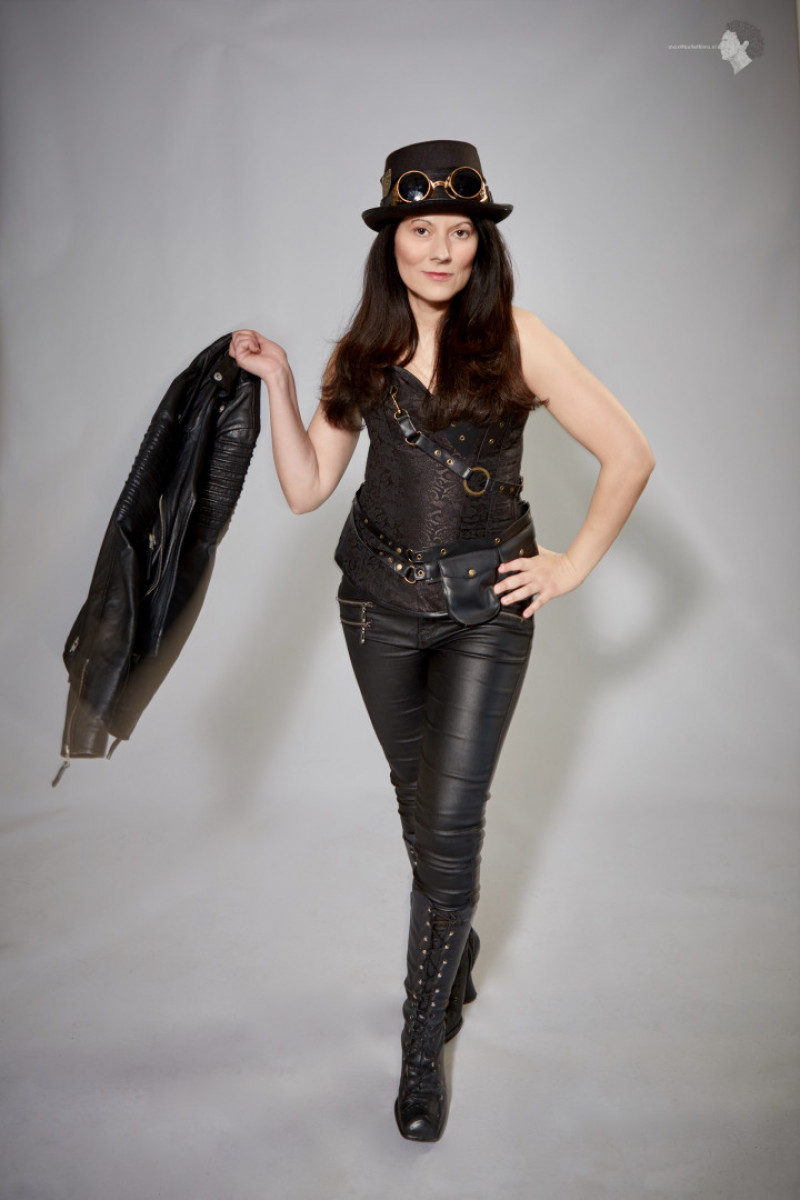 Women | KIKA | Bullet Models