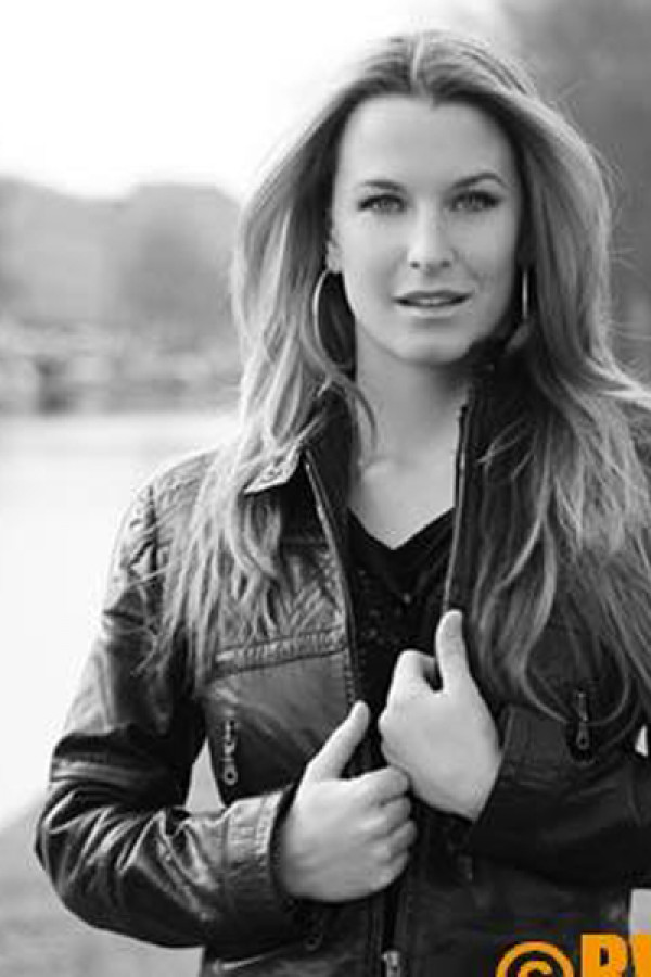 Characteristic women | Robin | Bullet Models