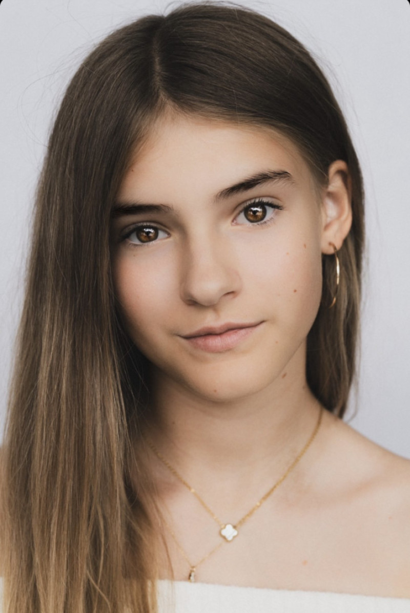 Girls | Julie | Bullet Models