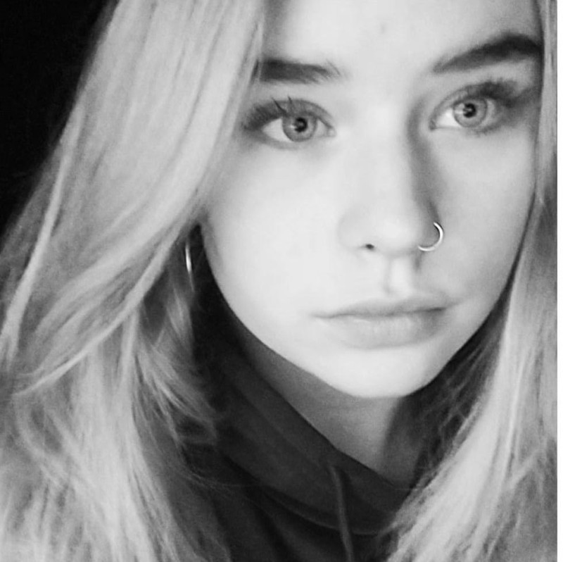 Girls | Esra | Bullet Models