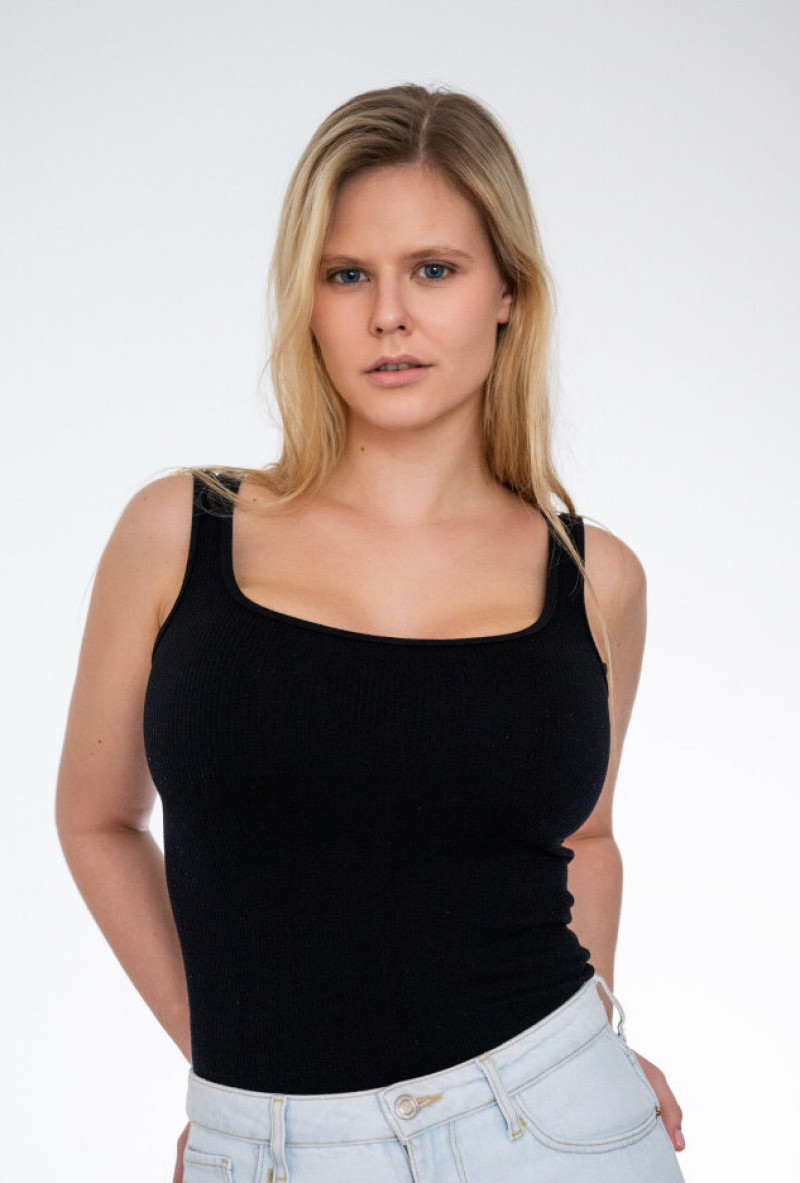 Women | Emilia | Bullet Models