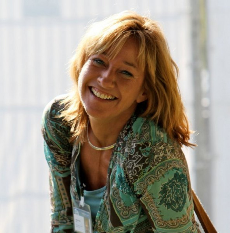 Real women | Hella | Bullet Models