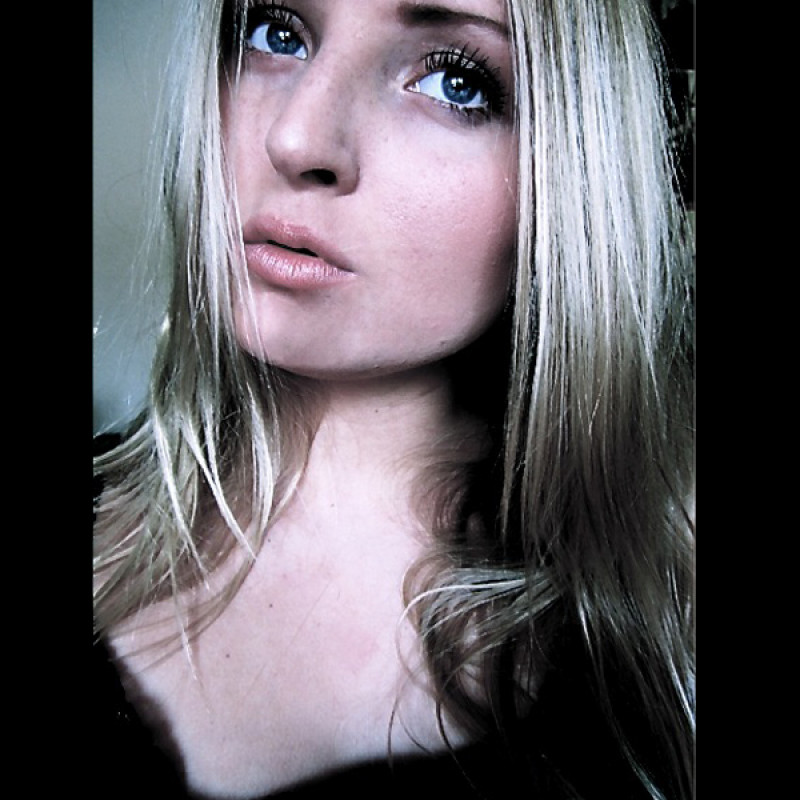 Real women | Esmee | Bullet Models