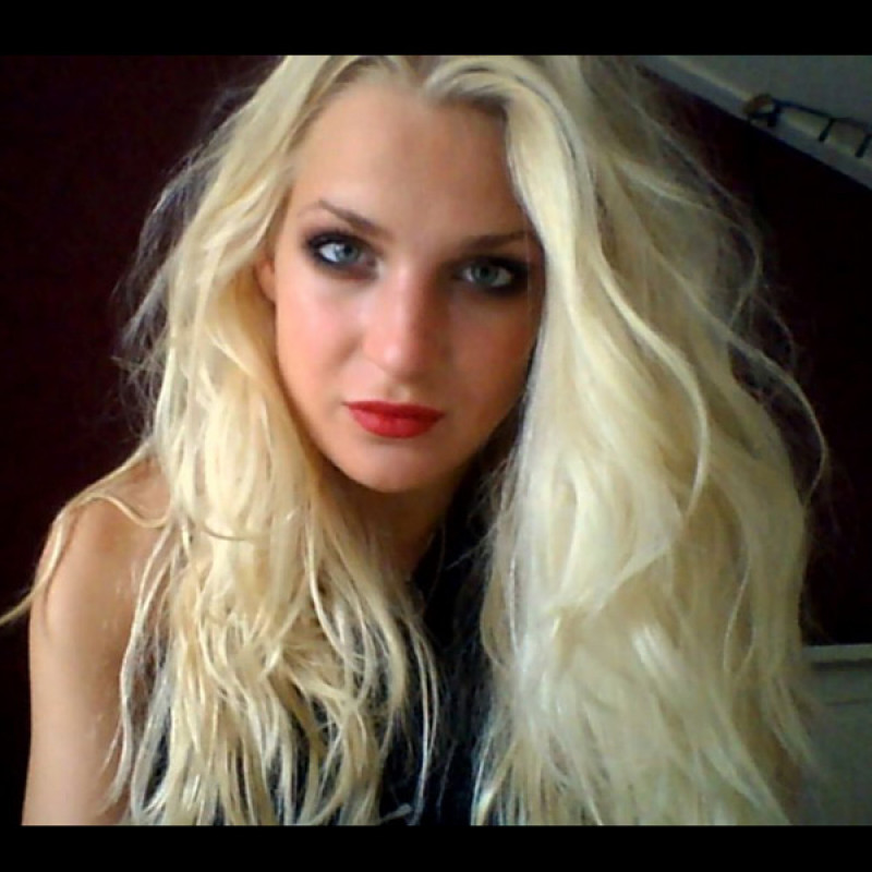 Real women | Suzanne | Bullet Models