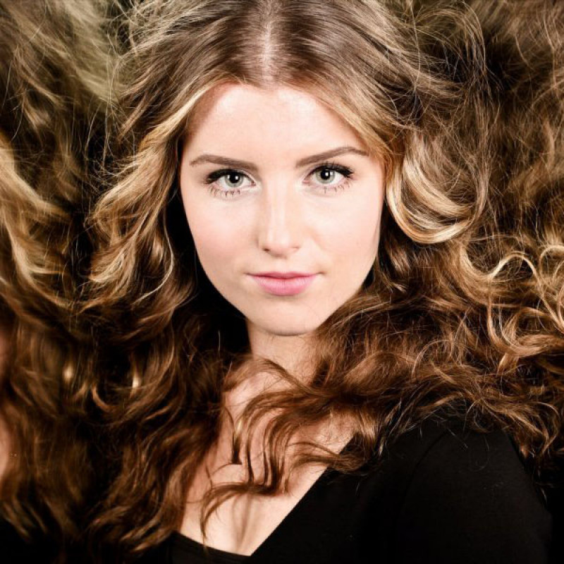 Real women | Thea | Bullet Models